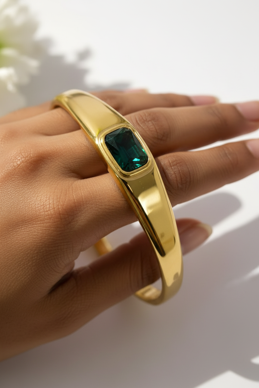 GREEN RECTANGULAR DIAMOND REED BRACELET – TATVIKA